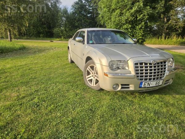 Pelēks Chrysler 300C 2007 Talsi, ar dzinēja tilpumu 2.70 L un nobraukumu 177 tūkst. km par 2266 €, foto 3 vietnē AUTOMOTO.COM.LV