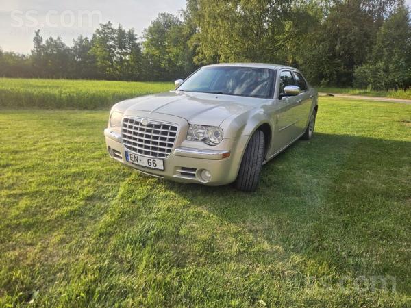 Pelēks Chrysler 300C 2007 Talsi, ar dzinēja tilpumu 2.70 L un nobraukumu 177 tūkst. km par 2266 €, foto 4 vietnē AUTOMOTO.COM.LV