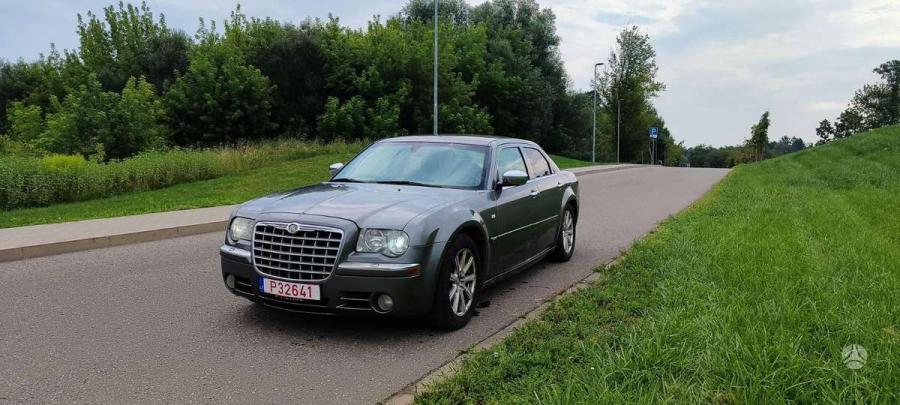 Pelēks Chrysler 300C 2007 Vievis, ar dzinēja tilpumu 2.99 L un nobraukumu 317 tūkst. km par 999 €, foto 1 vietnē AUTOMOTO.COM.LV