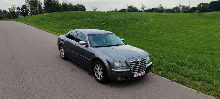Pelēks Chrysler 300C 2007 Vievis, ar dzinēja tilpumu 2.99 L un nobraukumu 317 tūkst. km par 999 €, foto 3 vietnē AUTOMOTO.COM.LV