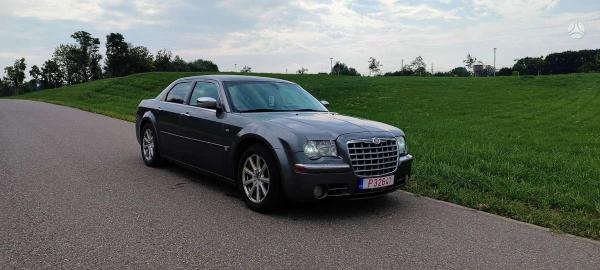 Pelēks Chrysler 300C 2007 Vievis, ar dzinēja tilpumu 2.99 L un nobraukumu 317 tūkst. km par 999 €, foto 4 vietnē AUTOMOTO.COM.LV