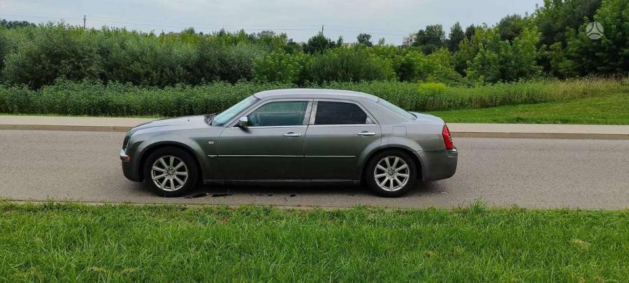 Pelēks Chrysler 300C 2007 Vievis, ar dzinēja tilpumu 2.99 L un nobraukumu 317 tūkst. km par 999 €, foto 7 vietnē AUTOMOTO.COM.LV