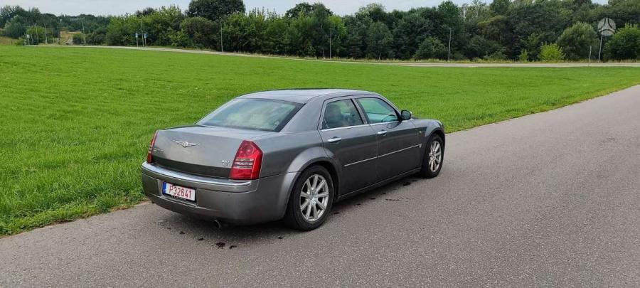 Pelēks Chrysler 300C 2007 Vievis, ar dzinēja tilpumu 2.99 L un nobraukumu 317 tūkst. km par 999 €, foto 8 vietnē AUTOMOTO.COM.LV