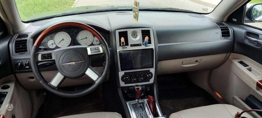 Pelēks Chrysler 300C 2007 Vievis, ar dzinēja tilpumu 2.99 L un nobraukumu 317 tūkst. km par 999 €, foto 11 vietnē AUTOMOTO.COM.LV