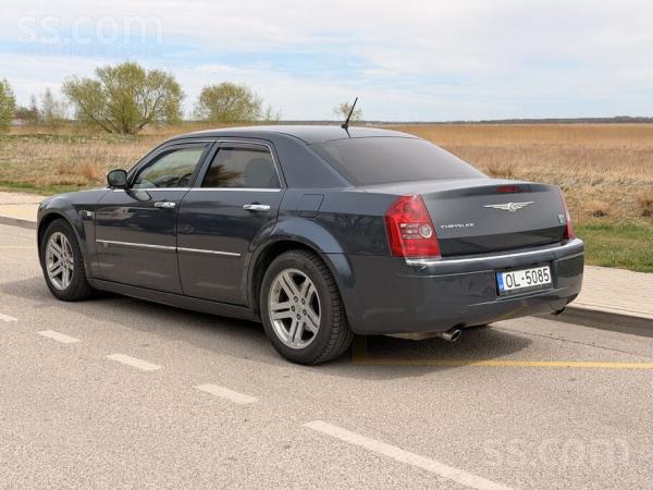 Grey Chrysler 300C 2009 in Liepaja, with an engine capacity of 3.00 L and mileage of 290 thousand km for 3500 €, photo 3 on AUTOMOTO.COM.LV