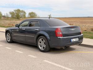 Pelēks Chrysler 300C 2009 Liepāja, ar dzinēja tilpumu 3.00 L un nobraukumu 290 tūkst. km par 3500 €, foto 4 vietnē AUTOMOTO.COM.LV
