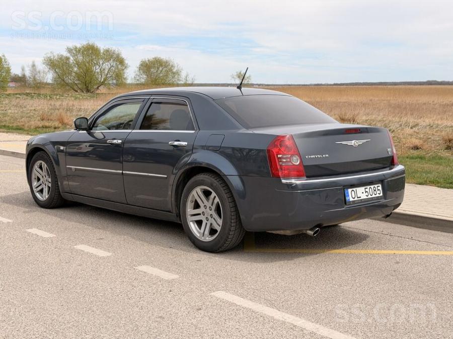 Pelēks Chrysler 300C 2009 Liepāja, ar dzinēja tilpumu 3.00 L un nobraukumu 290 tūkst. km par 3500 €, foto 4 vietnē AUTOMOTO.COM.LV