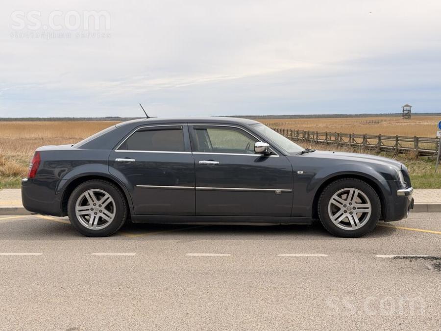 Pelēks Chrysler 300C 2009 Liepāja, ar dzinēja tilpumu 3.00 L un nobraukumu 290 tūkst. km par 3500 €, foto 6 vietnē AUTOMOTO.COM.LV