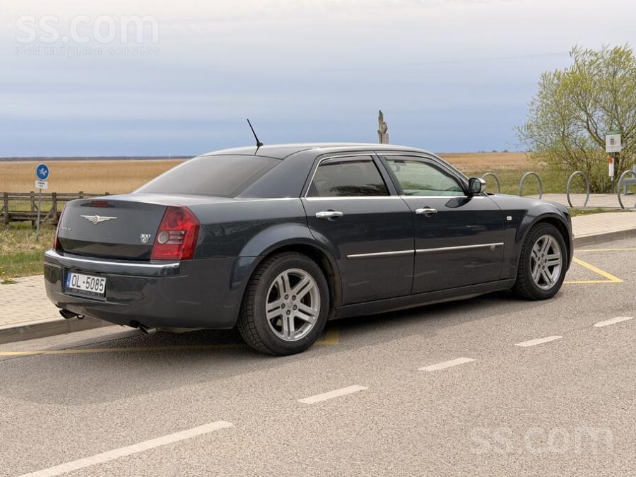 Pelēks Chrysler 300C 2009 Liepāja, ar dzinēja tilpumu 3.00 L un nobraukumu 290 tūkst. km par 3500 €, foto 7 vietnē AUTOMOTO.COM.LV