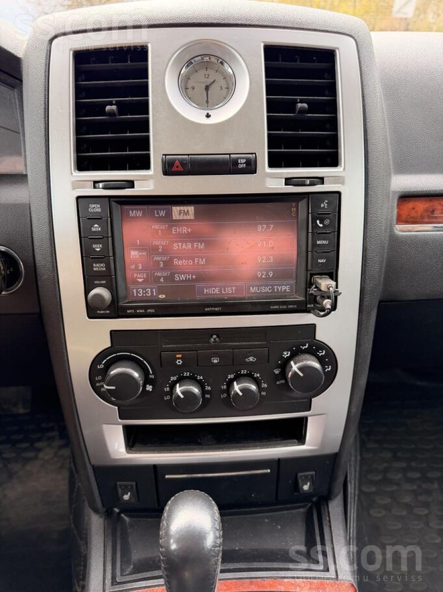 Pelēks Chrysler 300C 2009 Liepāja, ar dzinēja tilpumu 3.00 L un nobraukumu 290 tūkst. km par 3500 €, foto 11 vietnē AUTOMOTO.COM.LV