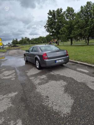 Pelēks Chrysler 300C 2009 Kauņa, ar dzinēja tilpumu 2.99 L un nobraukumu 299 tūkst. km par 2800 €, foto 4 vietnē AUTOMOTO.COM.LV