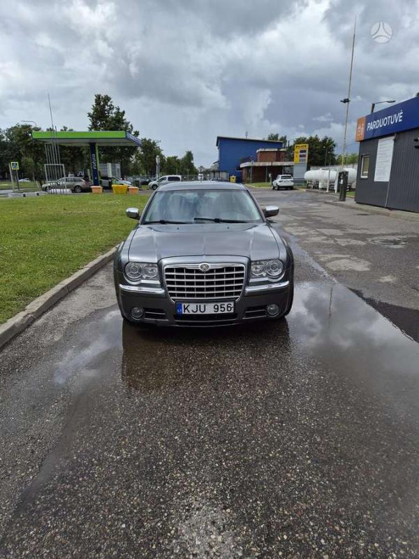 Pelēks Chrysler 300C 2009 Kauņa, ar dzinēja tilpumu 2.99 L un nobraukumu 299 tūkst. km par 2800 €, foto 5 vietnē AUTOMOTO.COM.LV