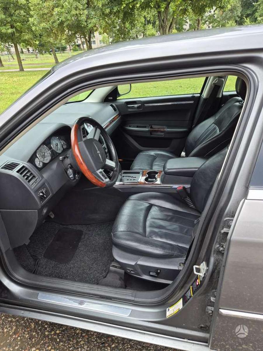 Pelēks Chrysler 300C 2009 Kauņa, ar dzinēja tilpumu 2.99 L un nobraukumu 299 tūkst. km par 2800 €, foto 7 vietnē AUTOMOTO.COM.LV