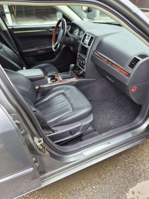 Pelēks Chrysler 300C 2009 Kauņa, ar dzinēja tilpumu 2.99 L un nobraukumu 299 tūkst. km par 2800 €, foto 9 vietnē AUTOMOTO.COM.LV