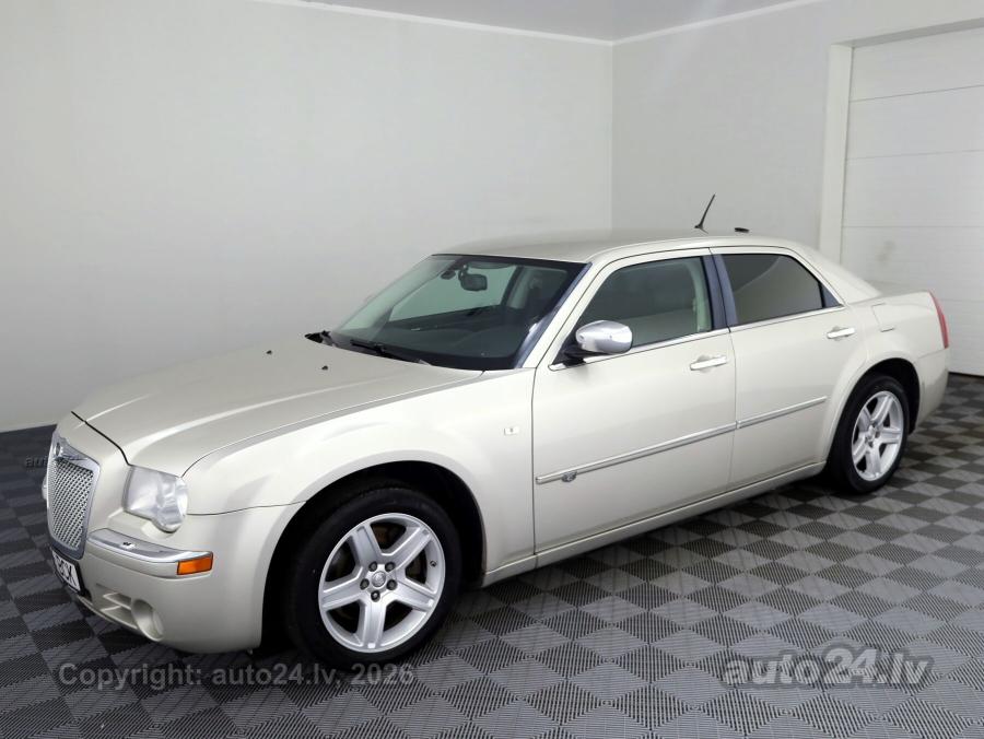 Grey Chrysler 300C 2010 in Tallinn, with an engine capacity of 3.00 L and mileage of 312 thousand km for 2799 €, photo 3 on AUTOMOTO.COM.LV