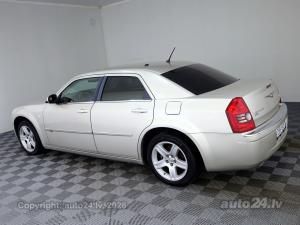Grey Chrysler 300C 2010 in Tallinn, with an engine capacity of 3.00 L and mileage of 312 thousand km for 2799 €, photo 5 on AUTOMOTO.COM.LV