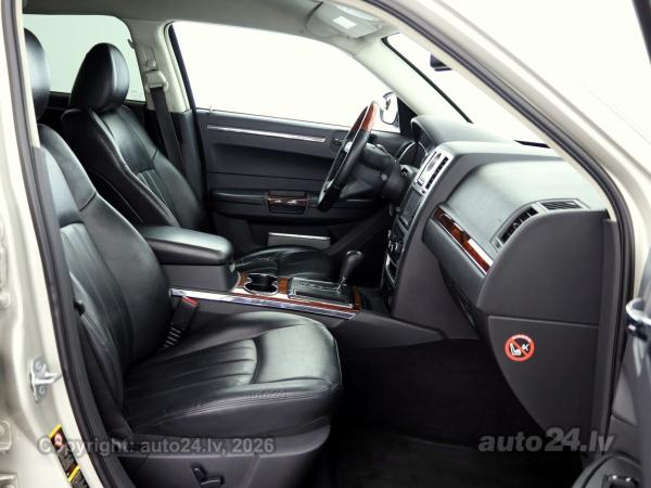 Pelēks Chrysler 300C 2010 Tallina, ar dzinēja tilpumu 3.00 L un nobraukumu 312 tūkst. km par 2799 €, foto 6 vietnē AUTOMOTO.COM.LV
