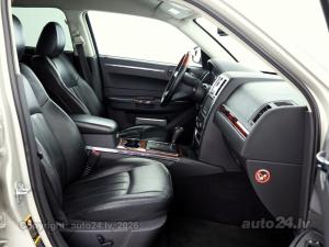 Grey Chrysler 300C 2010 in Tallinn, with an engine capacity of 3.00 L and mileage of 312 thousand km for 2799 €, photo 7 on AUTOMOTO.COM.LV