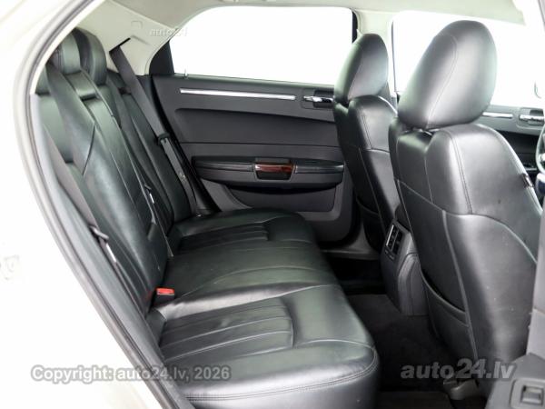 Серый Крайслер 300C 2010 в Таллин, объемом двигателя 3.00 л и пробегом 312 тыс. км за 2799 €, фото 7 на AUTOMOTO.COM.LV