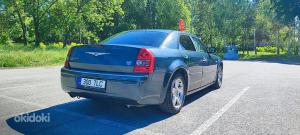 Pelēks Chrysler 300C 2010 Tallina, ar dzinēja tilpumu 3.00 L un nobraukumu 310 tūkst. km par 2500 €, foto  vietnē AUTOMOTO.COM.LV