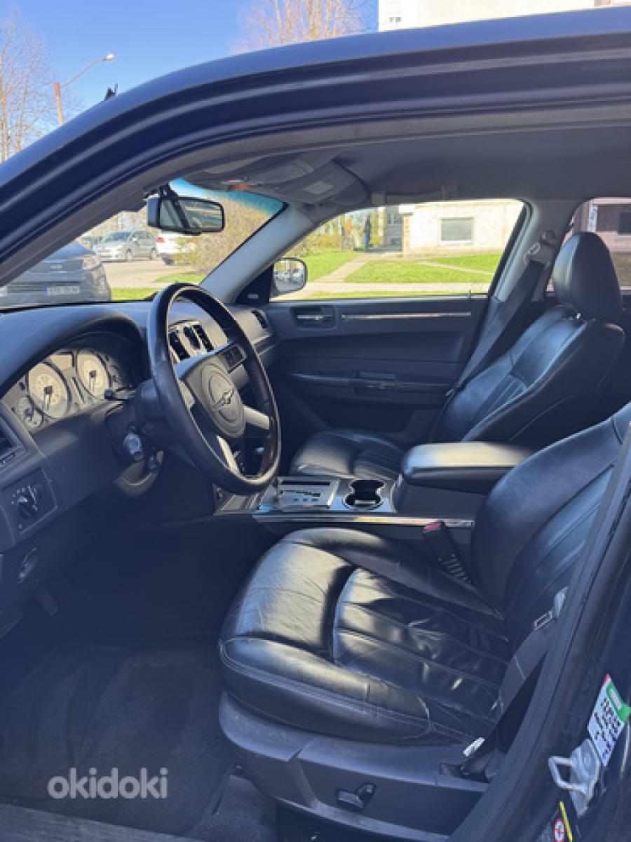 Pelēks Chrysler 300C 2010 Tallina, ar dzinēja tilpumu 3.00 L un nobraukumu 310 tūkst. km par 2500 €, foto 5 vietnē AUTOMOTO.COM.LV