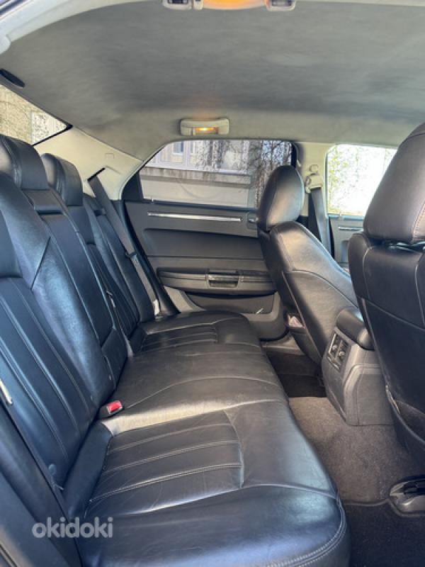 Pelēks Chrysler 300C 2010 Tallina, ar dzinēja tilpumu 3.00 L un nobraukumu 310 tūkst. km par 2500 €, foto 5 vietnē AUTOMOTO.COM.LV