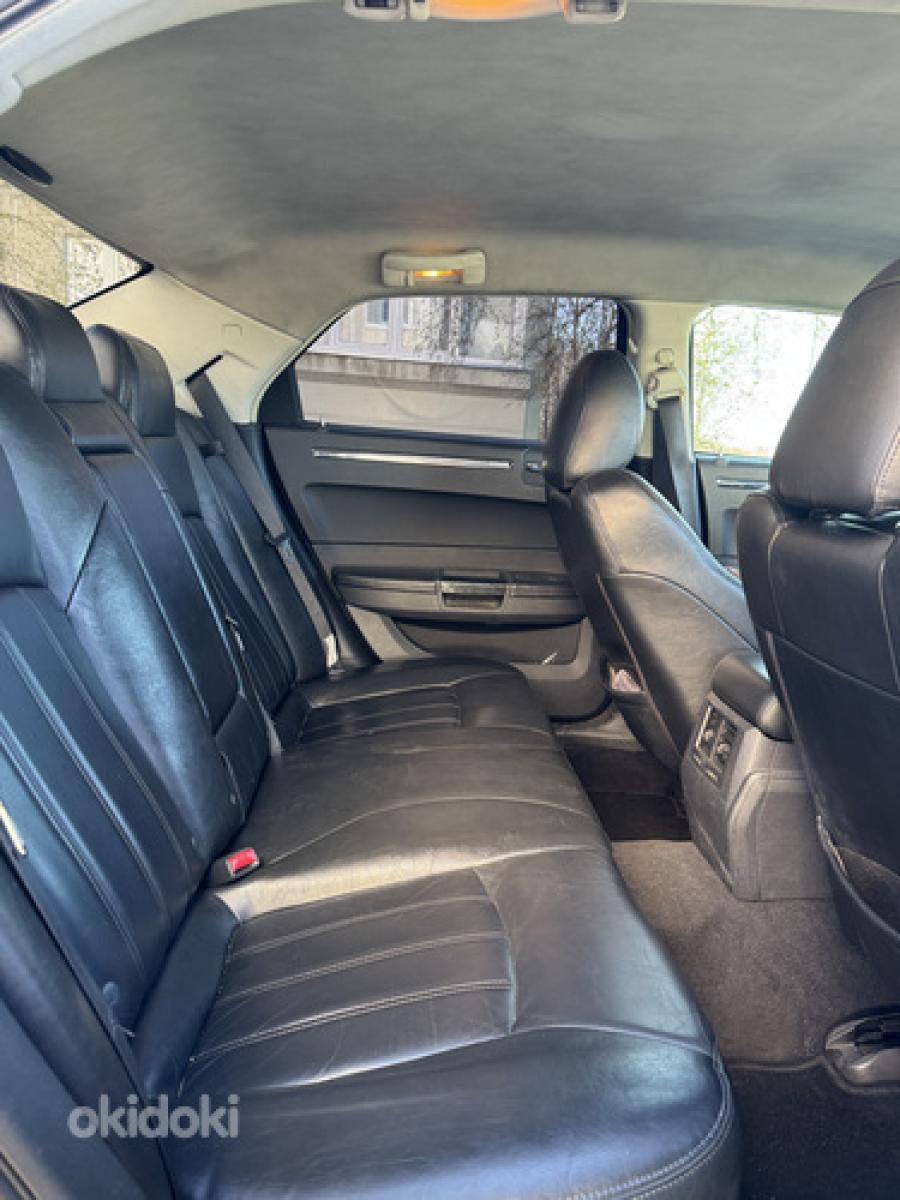 Pelēks Chrysler 300C 2010 Tallina, ar dzinēja tilpumu 3.00 L un nobraukumu 310 tūkst. km par 2500 €, foto 6 vietnē AUTOMOTO.COM.LV