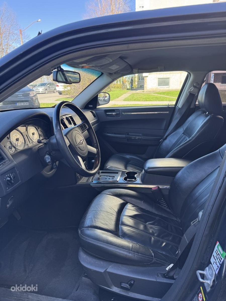 Pelēks Chrysler 300C 2010 Tallina, ar dzinēja tilpumu 3.00 L un nobraukumu 310 tūkst. km par 2500 €, foto 13 vietnē AUTOMOTO.COM.LV