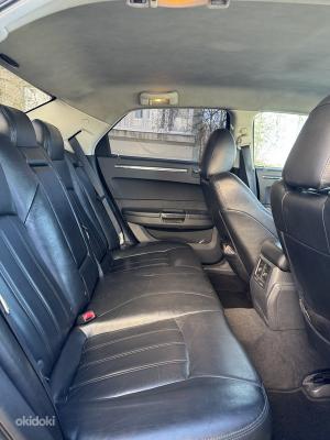 Pelēks Chrysler 300C 2010 Tallina, ar dzinēja tilpumu 3.00 L un nobraukumu 310 tūkst. km par 2500 €, foto 14 vietnē AUTOMOTO.COM.LV