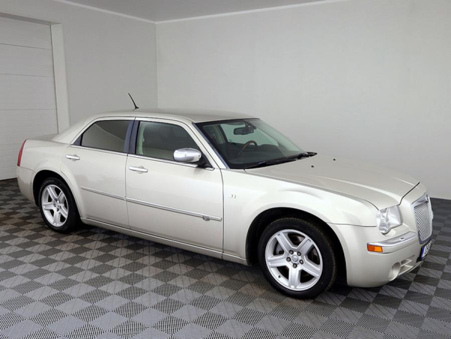 Серый Крайслер 300C 2010 в Таллин, объемом двигателя 3.00 л и пробегом 312 тыс. км за 2599 €, фото 1 на AUTOMOTO.COM.LV