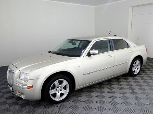 Pelēks Chrysler 300C 2010 Tallina, ar dzinēja tilpumu 3.00 L un nobraukumu 312 tūkst. km par 2599 €, foto 9 vietnē AUTOMOTO.COM.LV