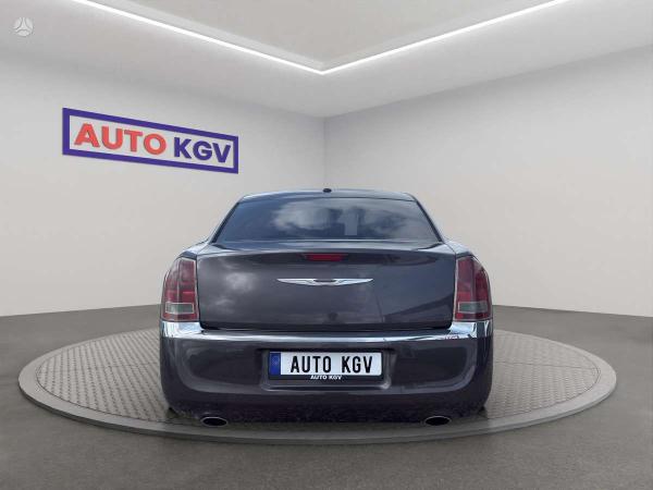Серый Крайслер 300C 2013 в Каунас, объемом двигателя 3.60 л и пробегом 212 тыс. км за 8199 €, фото 4 на AUTOMOTO.COM.LV
