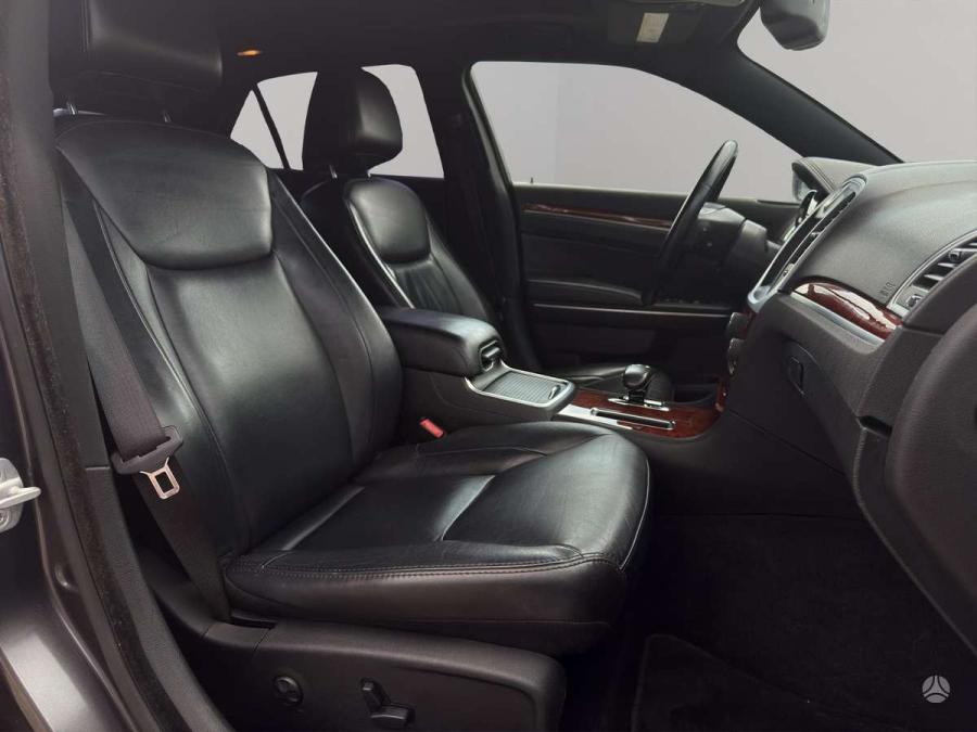 Серый Крайслер 300C 2013 в Каунас, объемом двигателя 3.60 л и пробегом 212 тыс. км за 8199 €, фото 9 на AUTOMOTO.COM.LV