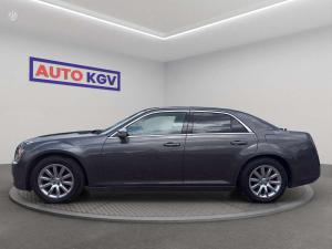 Grey Chrysler 300C 2013 in Kaunas, with an engine capacity of 3.60 L and mileage of 212 thousand km for 8199 €, photo 3 on AUTOMOTO.COM.LV