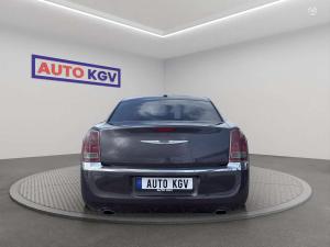 Grey Chrysler 300C 2013 in Kaunas, with an engine capacity of 3.60 L and mileage of 212 thousand km for 8199 €, photo 5 on AUTOMOTO.COM.LV