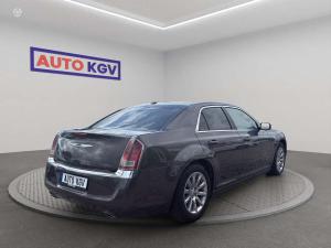 Grey Chrysler 300C 2013 in Kaunas, with an engine capacity of 3.60 L and mileage of 212 thousand km for 8199 €, photo 6 on AUTOMOTO.COM.LV