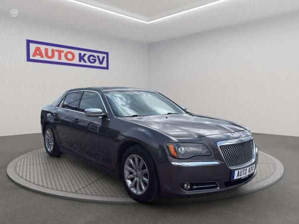 Grey Chrysler 300C 2013 in Kaunas, with an engine capacity of 3.60 L and mileage of 212 thousand km for 8199 €, photo 7 on AUTOMOTO.COM.LV