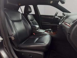 Grey Chrysler 300C 2013 in Kaunas, with an engine capacity of 3.60 L and mileage of 212 thousand km for 8199 €, photo 9 on AUTOMOTO.COM.LV