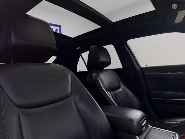 Grey Chrysler 300C 2013 in Kaunas, with an engine capacity of 3.60 L and mileage of 212 thousand km for 8199 €, photo 9 on AUTOMOTO.COM.LV