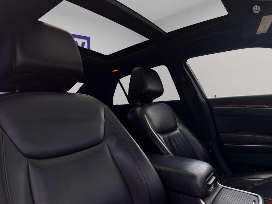 Grey Chrysler 300C 2013 in Kaunas, with an engine capacity of 3.60 L and mileage of 212 thousand km for 8199 €, photo 10 on AUTOMOTO.COM.LV