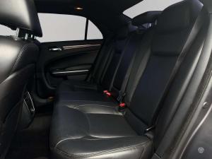 Grey Chrysler 300C 2013 in Kaunas, with an engine capacity of 3.60 L and mileage of 212 thousand km for 8199 €, photo 13 on AUTOMOTO.COM.LV