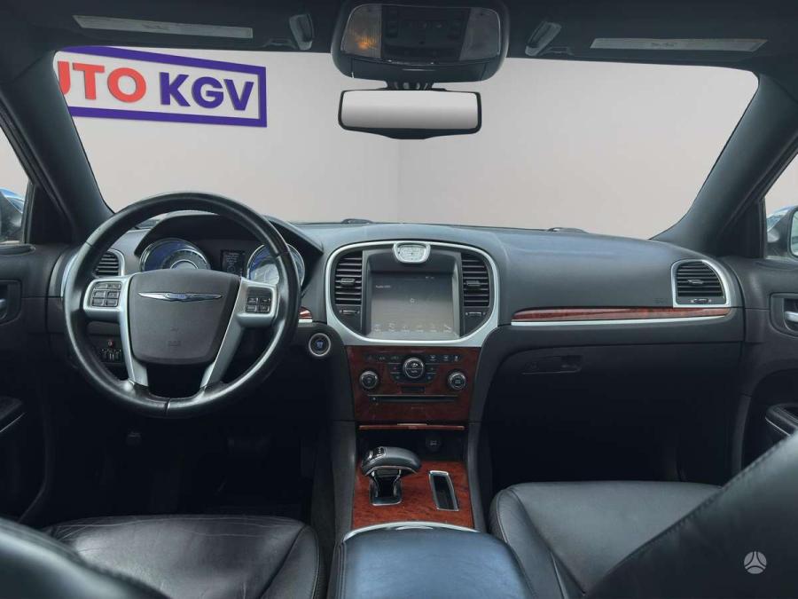 Grey Chrysler 300C 2013 in Kaunas, with an engine capacity of 3.60 L and mileage of 212 thousand km for 8199 €, photo 14 on AUTOMOTO.COM.LV