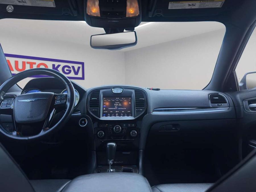 Grey Chrysler 300C 2014 in Klaipeda, with an engine capacity of 5.70 L and mileage of 133 thousand km for 12499 €, photo 11 on AUTOMOTO.COM.LV