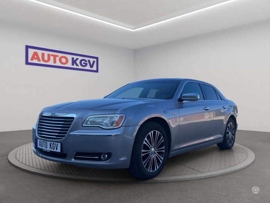 Серый Крайслер 300C 2014 в Клайпеда, объемом двигателя 5.70 л и пробегом 133 тыс. км за 12499 €, фото 1 на AUTOMOTO.COM.LV