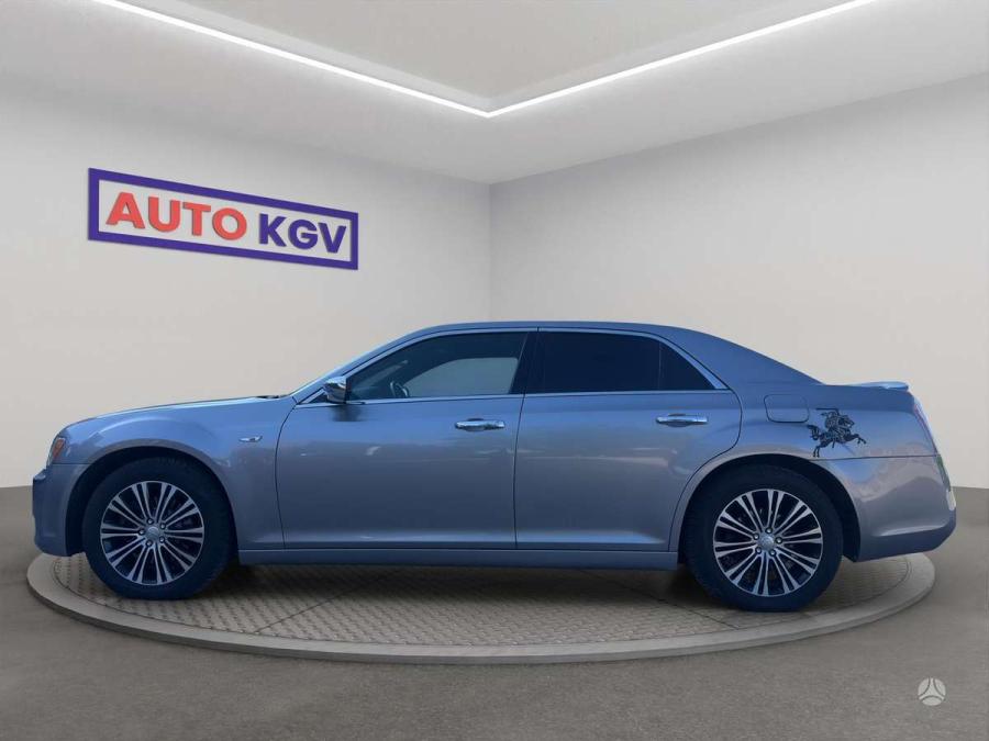 Серый Крайслер 300C 2014 в Клайпеда, объемом двигателя 5.70 л и пробегом 133 тыс. км за 12499 €, фото 3 на AUTOMOTO.COM.LV