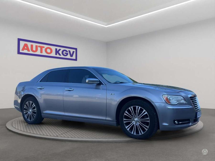 Серый Крайслер 300C 2014 в Клайпеда, объемом двигателя 5.70 л и пробегом 133 тыс. км за 12499 €, фото 7 на AUTOMOTO.COM.LV