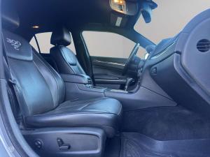 Серый Крайслер 300C 2014 в Клайпеда, объемом двигателя 5.70 л и пробегом 133 тыс. км за 12499 €, фото 8 на AUTOMOTO.COM.LV