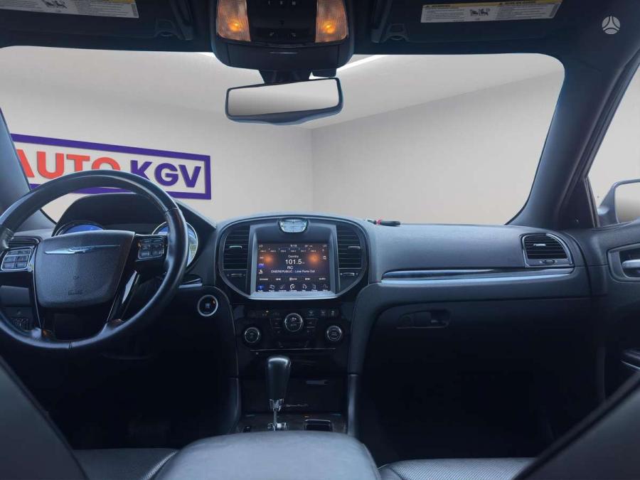 Серый Крайслер 300C 2014 в Клайпеда, объемом двигателя 5.70 л и пробегом 133 тыс. км за 12499 €, фото 11 на AUTOMOTO.COM.LV