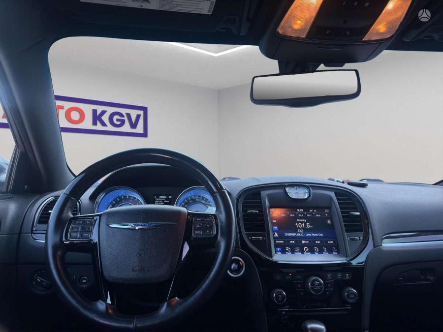 Серый Крайслер 300C 2014 в Клайпеда, объемом двигателя 5.70 л и пробегом 133 тыс. км за 12499 €, фото 14 на AUTOMOTO.COM.LV