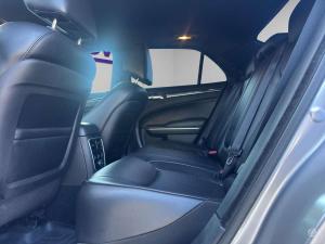 Pelēks Chrysler 300C 2014 Klaipėda, ar dzinēja tilpumu 5.70 L un nobraukumu 133 tūkst. km par 12499 €, foto 10 vietnē AUTOMOTO.COM.LV